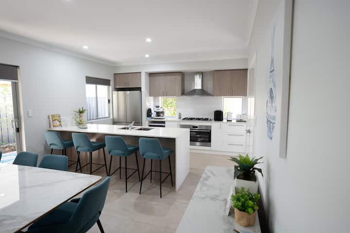 Ocean Breeze - Rockingham - Rockingham