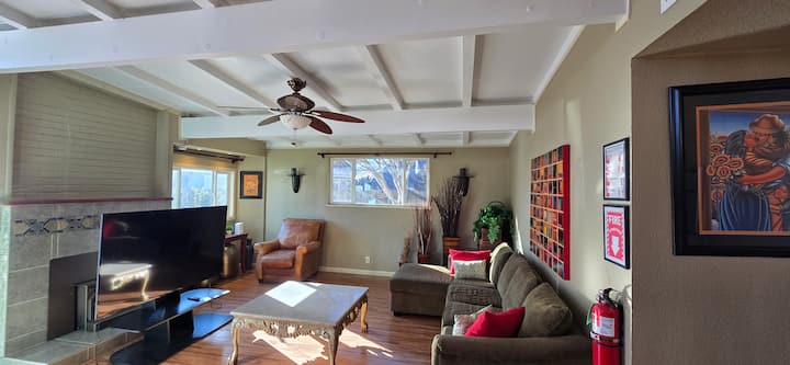 Room In A House You Will Love! - Sacramento, CA
