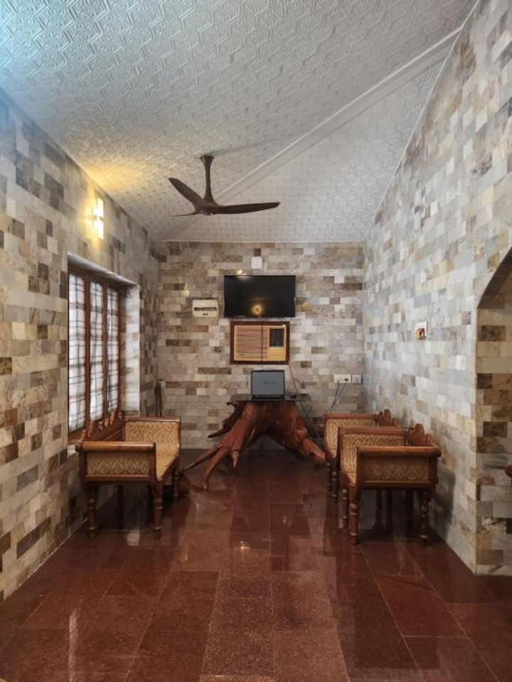 Vintage Valley's Urban Cottage -