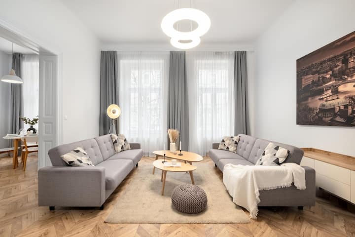 2bdr Apt W/ Balcony Near Park & Wenceslas Sq. - Prague
