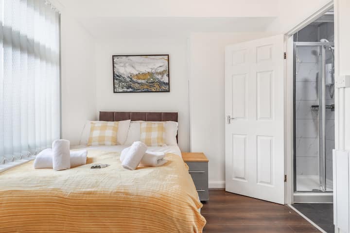 Charming 2 Bed-ensuites | Fast Wi-fi - Coventry