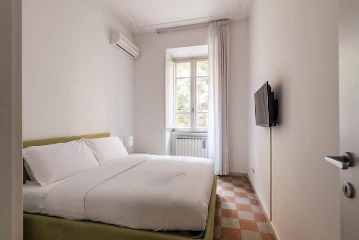 Iflat | Mid-century Modern Vatican Apartment - Rome