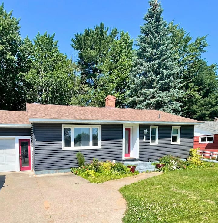 Modern Mid-long Term House - Marquette, MI