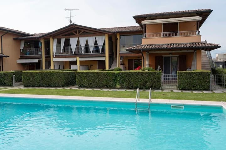 Garda Un Po Pool And Lake - Manerba del Garda