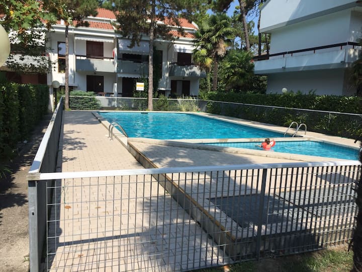 Res. Burchiello-villetta Bicamere Con Giardino - Lignano Riviera