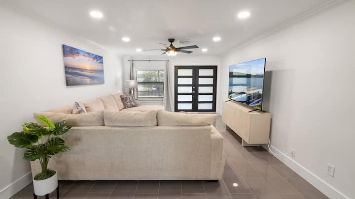 Luxury & 3br Home - Fort Myers, FL