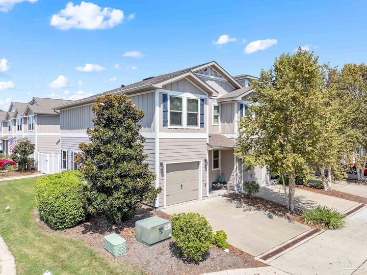 Modern Luxe Resort Vibe Townhome - Pensacola, FL