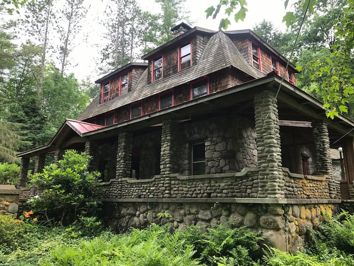 Lost Bear Lodge - Phoenicia, NY