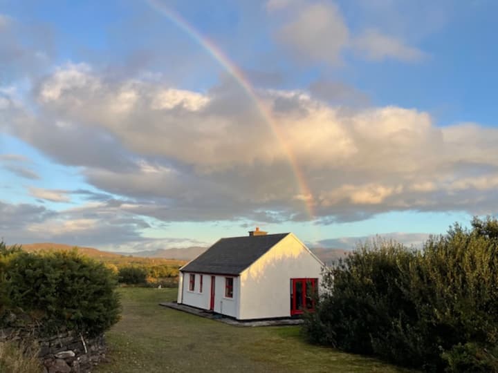 Quaint Cottage W/ Stunning Views - County Kerry