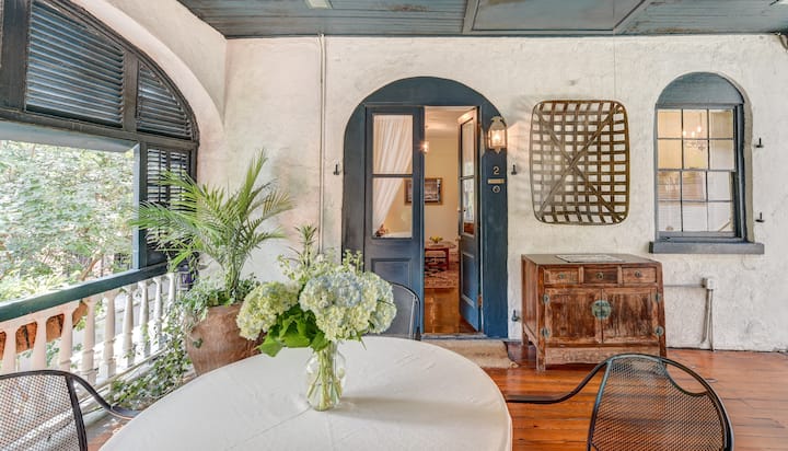 The Master Suite In French Quarter - Charleston, SC