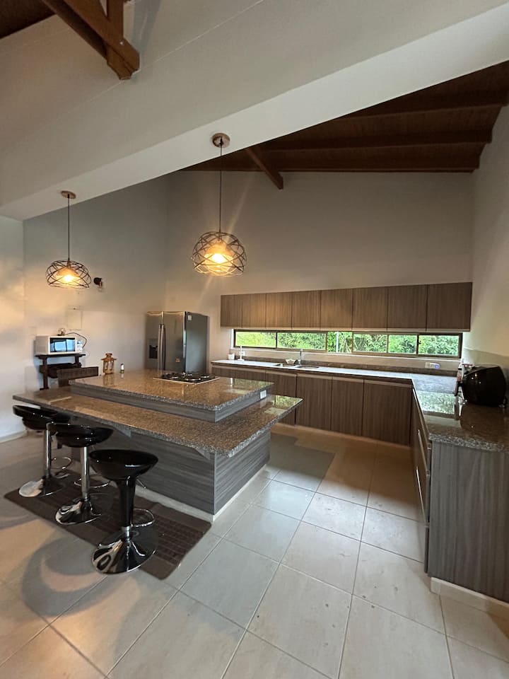 Forest House En Pueblo Tapao - Montenegro