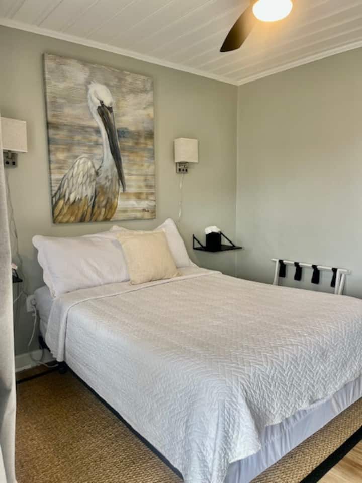 Curlew Sleeps 2 Beach Pets Pool - Kure Beach, NC