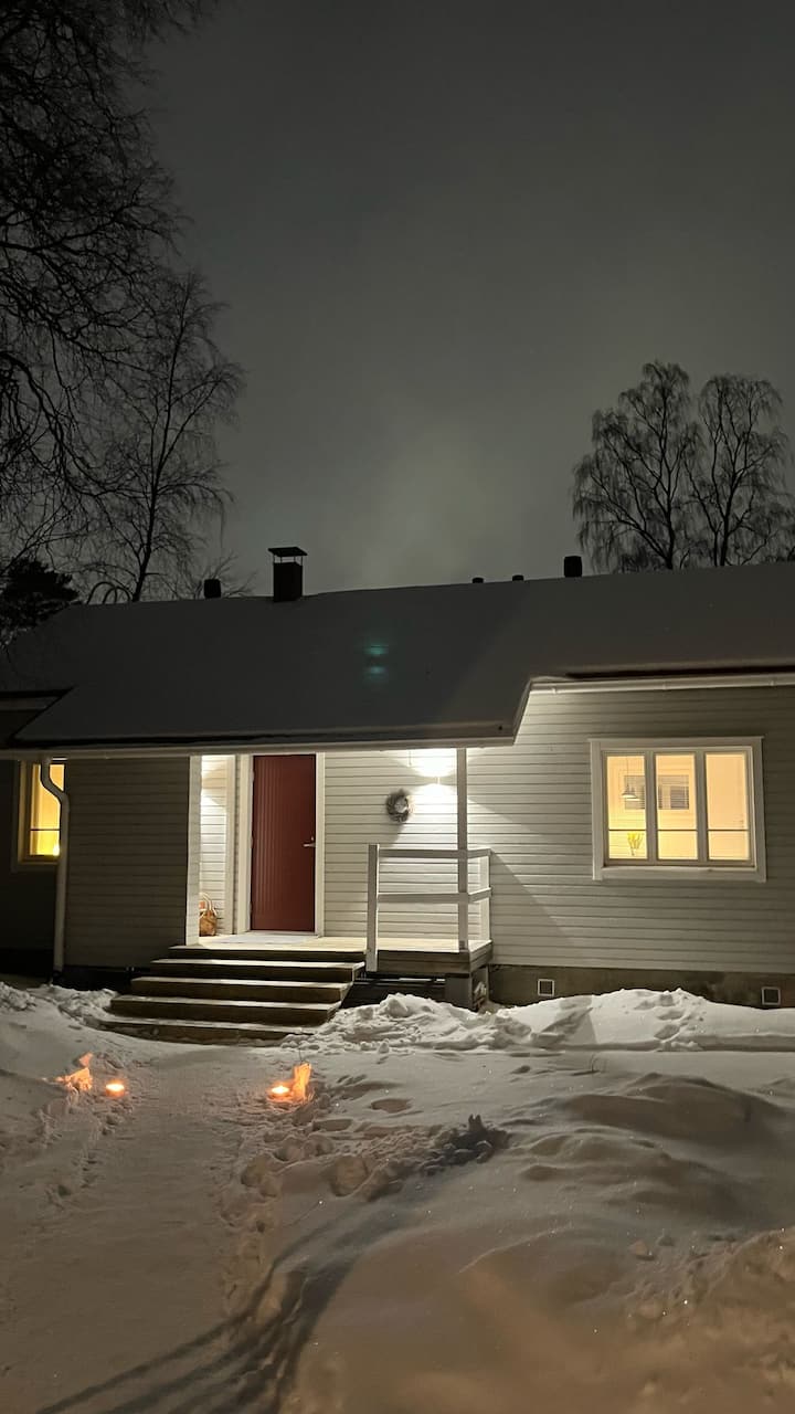 Tunnelmallinen Vierastalo Vehreässä Pihapiirissä - Oulu