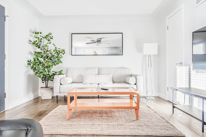 Prime Location, Stylish Suite - Englewood, CO