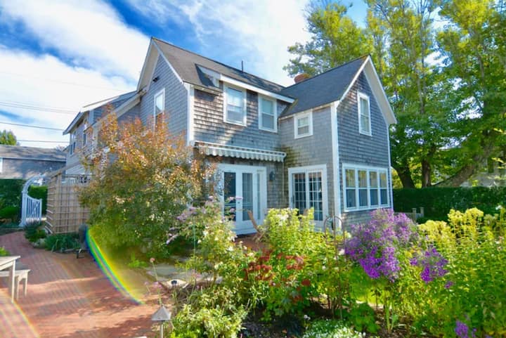 Victorian Farmhouse @Town/beach - Jetties Beach, MA