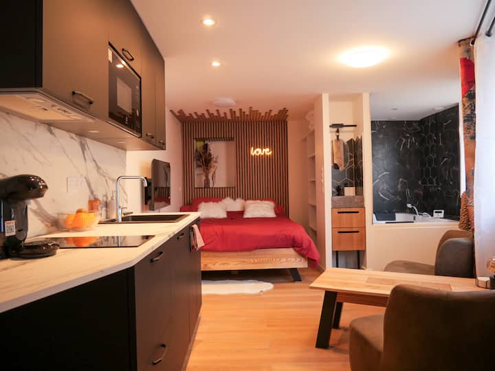 Love Room Avec Balnéo – Luxe & Romance - Bourg-en-Bresse