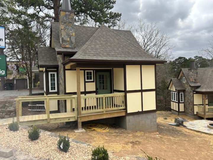 Chimney Nook At Tudor Suites - Eureka Springs, AR