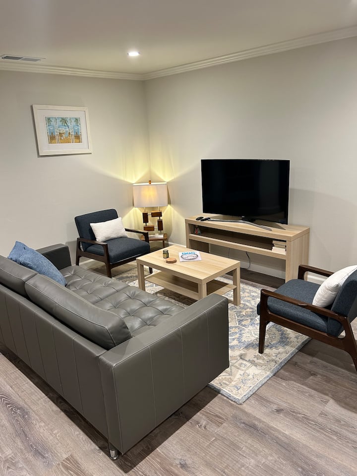 Modern 2 Bdrm Condo Westlake Village - Westlake Village, CA