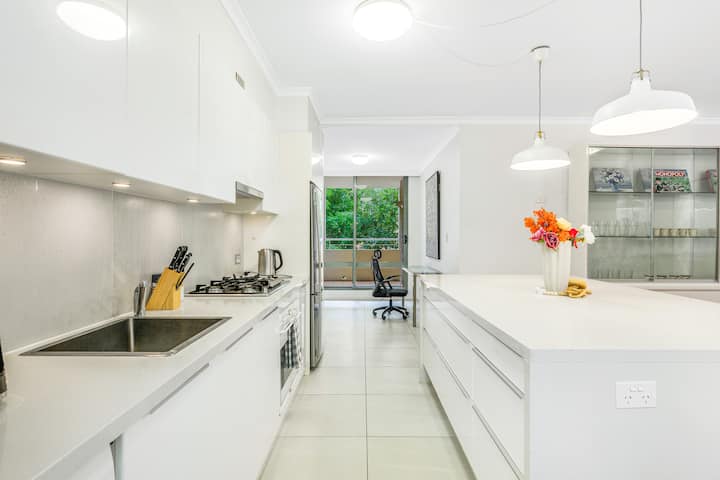 Redfern 2br Apt With Balcony Free Parking Near Cbd - Sydney