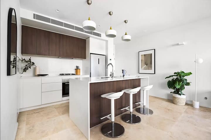 Fabulous Modern Apartment Close To All Amenities! - Randwick