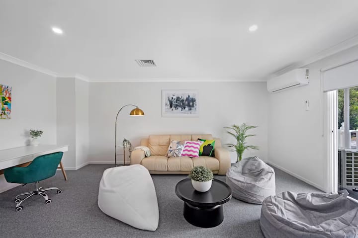 6 Bedroom 3 Bath 2 Levels House - Camden