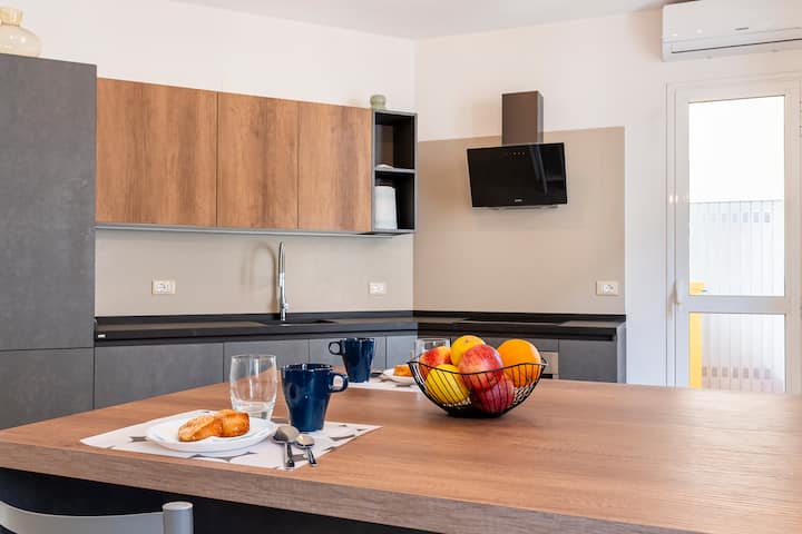 Guesthost - Livorno Modern Apartment With Balcony! - Livorno