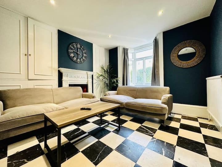 Resturday Central 5 Bedrooms Bn1115upp - 스테이닝