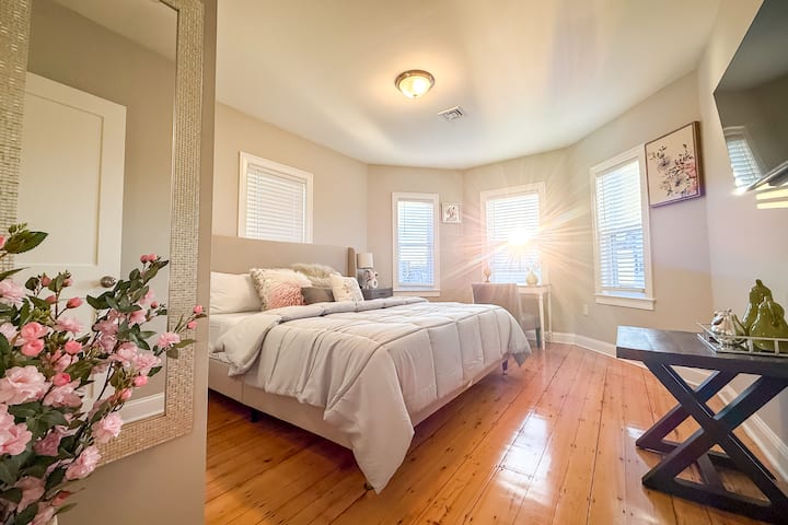 Bright 4br Retreat | Free Parking | Boston - Boston, MA