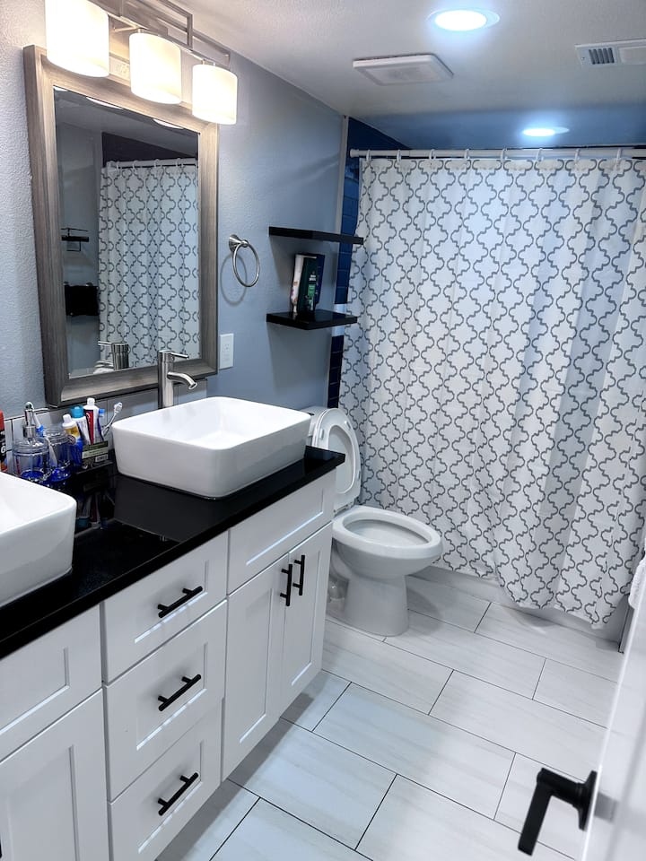 Bright, Serene, Spacious Arvada - Arvada, CO