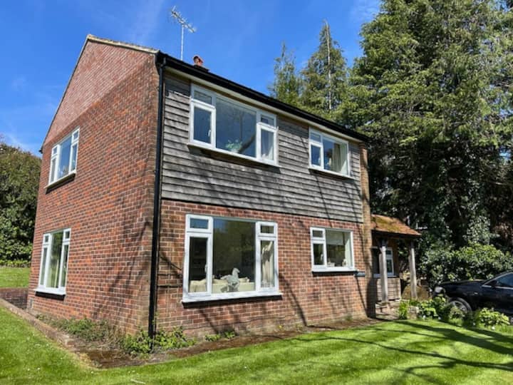 Comfortable 3 Bed House & Garden - Andover