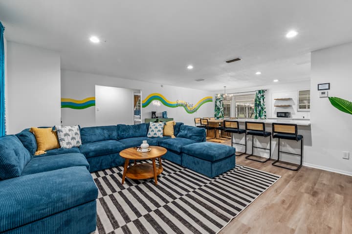 Lake House W/ Pool, Game Room & Fireplace! - Leesburg, FL