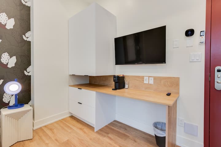 New Boutique Gem Self-check-in - Montreal