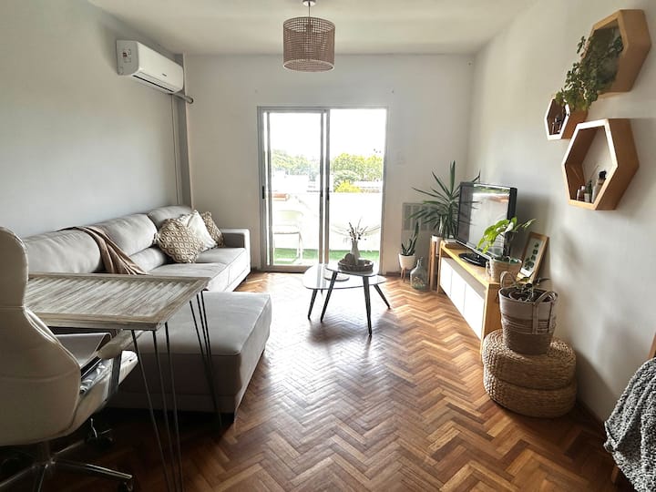 Depto. Luminoso Y Bien Ubicado - Montevideo