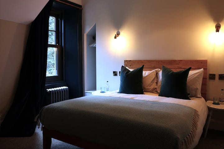 Suie Hunting Lodge/small Double Room With Ensuite - Loch Tay