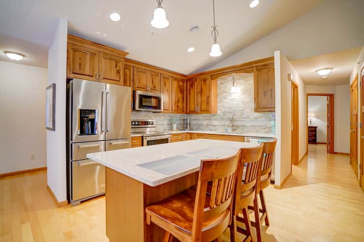 Luxury 3br Retreat, Near Madison - Splash Pad, DeForest