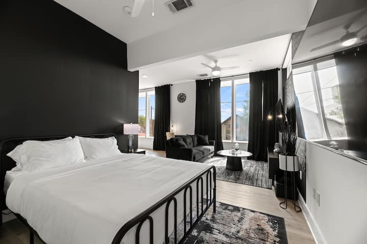 Moda Lux - All Black Everything - Studio - D - Dallas, TX