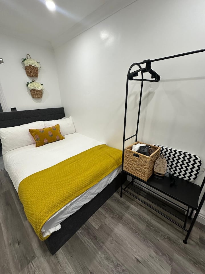 Studio - Ltn Airport - London Luton Airport (LTN)