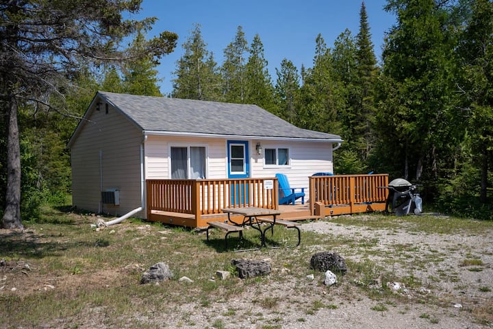 Cozy 2‑bed Waterfront Cabin | Near Bruce Peninsula - Tobermory