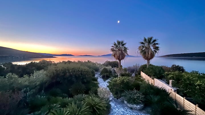 Scenic Coastal Getaway - Marmari
