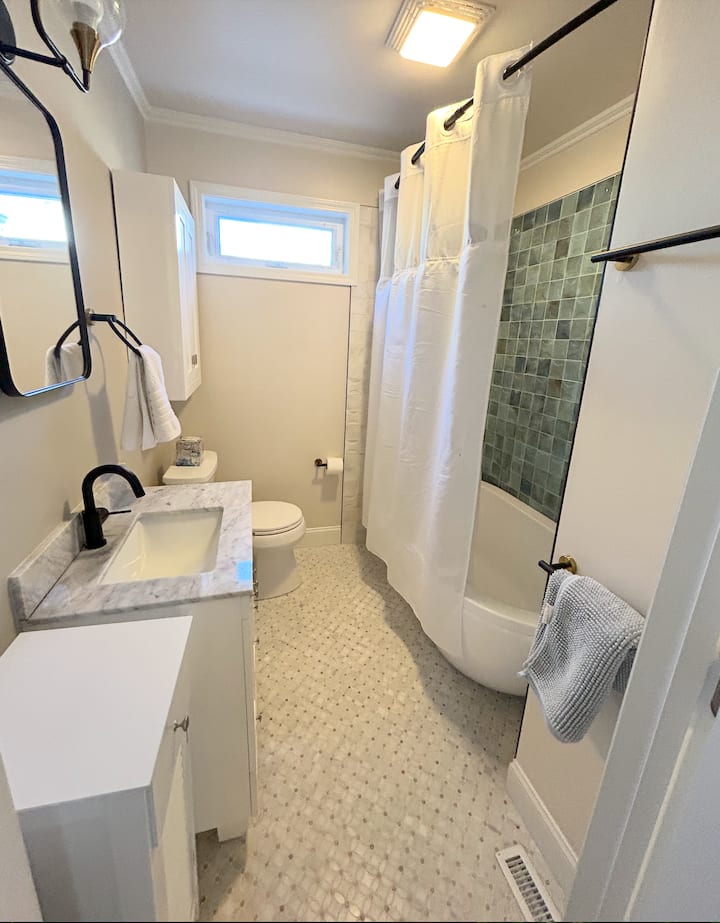 Patio, Soaker Tub & Walkable Central Durham - Durham, NC