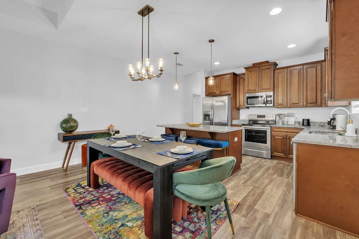 3beds | Fast Wifi & Stylish Workspace - Tallahassee, FL