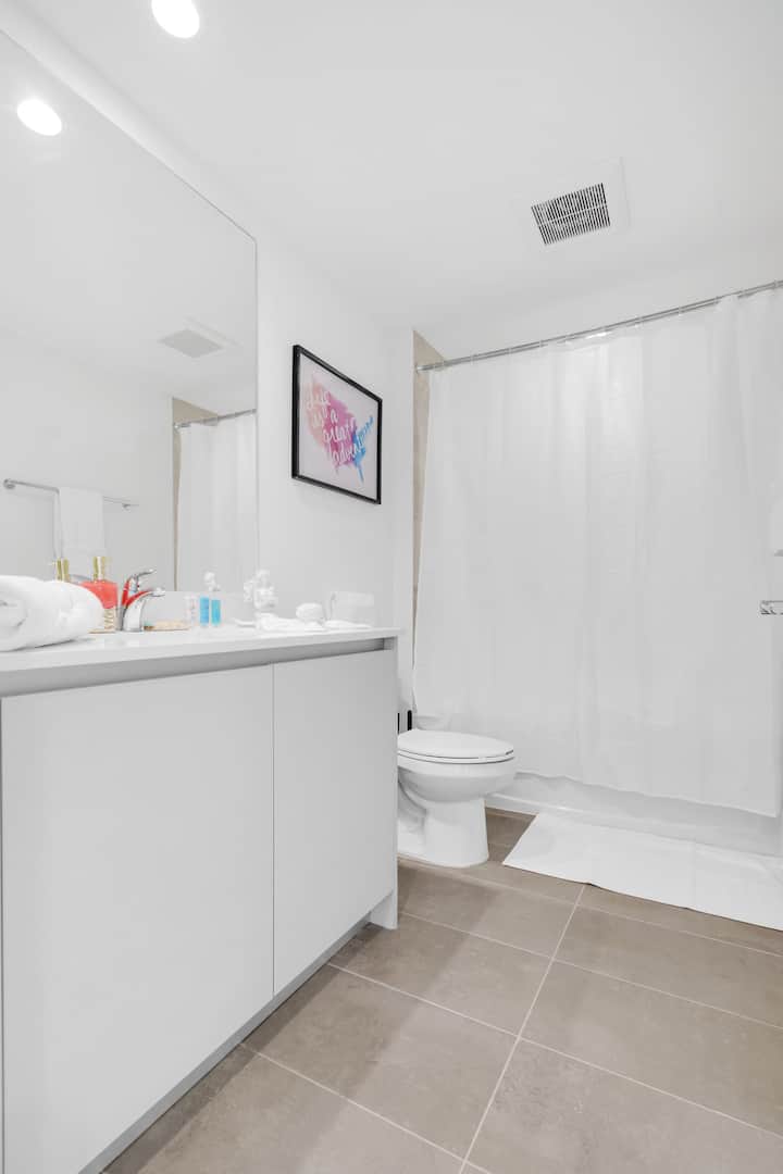 Sunny 2-bed Oasis: Pool & Gym In Apollo Beach - Apollo Beach, FL