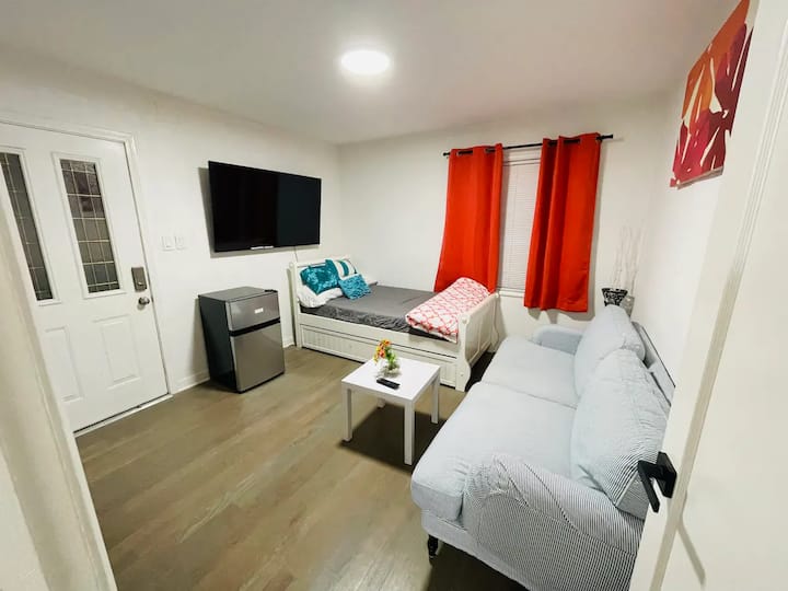 Cute 2bd/1bt In Sanjose Downtown - Saratoga, CA
