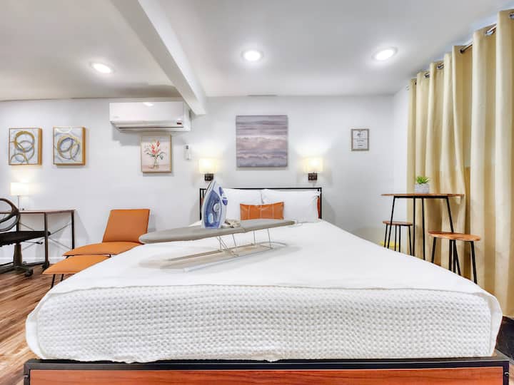 Comfortable Studio - Houston, TX