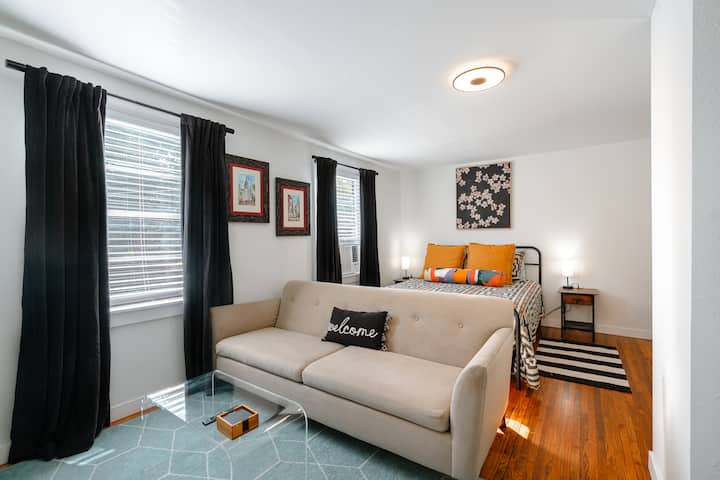 The Den, Comfortable Loft Midtown - Mobile, AL