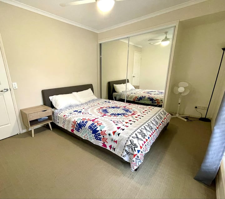 Spacious Bedroom In Family Home - Sunshine Coast