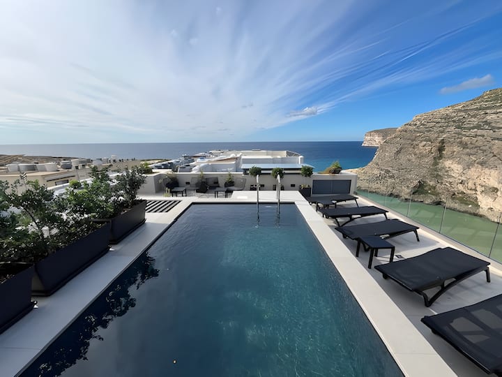3 Bedroom Luxury Sea View Apt - 몰타