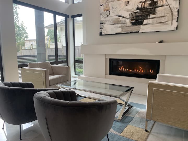 Mansion Near Capilano Bridge: Pool, Hottub & Sauna - West Vancouver