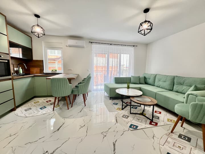 Deluxe One-bedroom Apartment With Balcony&parking - Sarajevo