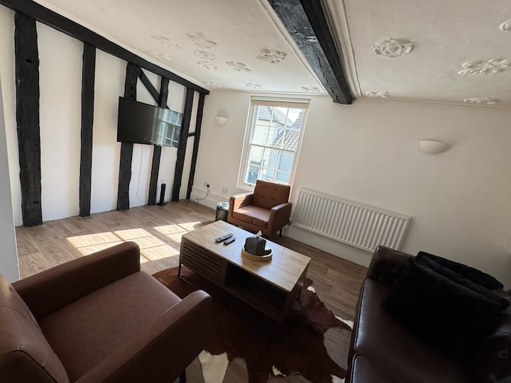 2 Bedroom Town Centre Apartment - Ipswich, UK